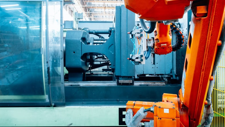 Collaborative Robots for Plastic Production: How Automation Has ...